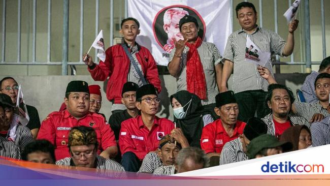 Ribuan Banteng Surabaya Ikuti Doa Keselamatan, Siap Menangkan Ganjar-Mahfud Ribuan Banteng Surabaya Ikuti Doa Keselamatan, Siap Menangkan Ganjar-Mahfud