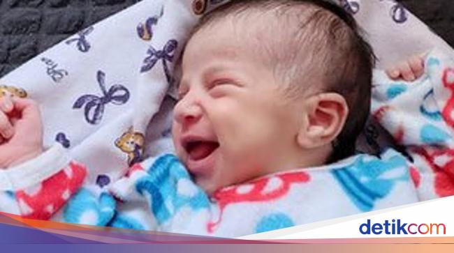 Kisah Ibu Melahirkan di Tengah Pemadaman Listrik-Serangan Israel di Gaza