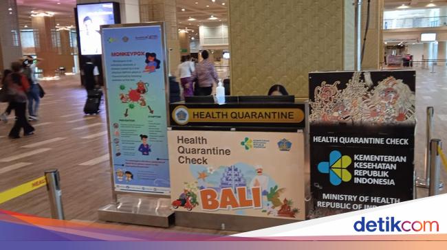 Cegah Penyebaran Cacar Monyet-Nipah, Penumpang Bandara Ngurah Rai ... Cegah Penyebaran Cacar Monyet-Nipah, Penumpang Bandara Ngurah Rai ...