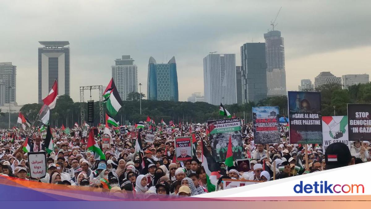 Isi Poster Massa Aksi di Monas, Dukung Palestina hingga Kutuk Israel