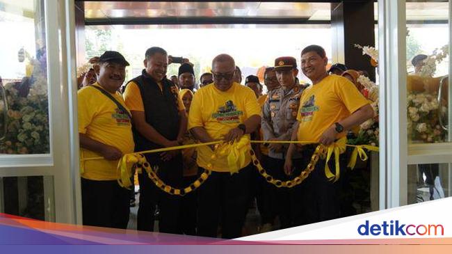 Bupati Sukabumi Resmikan Sentra Penjualan Oleh-oleh Khas Pajampangan