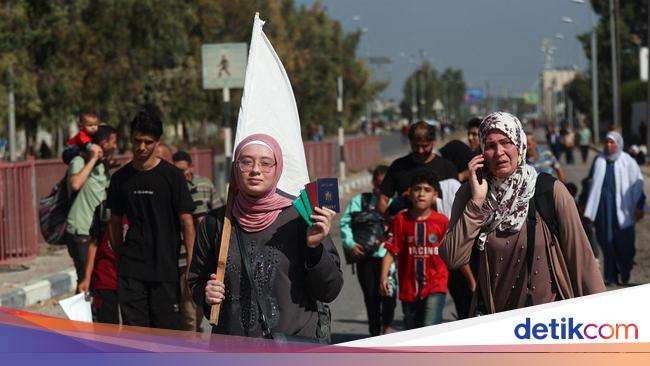 Kibarkan Bendera Putih, Ribuan Warga Gaza Mencari Tempat Berlindung