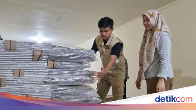 KPU Luwu Timur Terima 4.072 Kotak Suara Pemilu 2024, Disebar ke 810 TPS KPU Luwu Timur Terima 4.072 Kotak Suara Pemilu 2024, Disebar ke 810 TPS