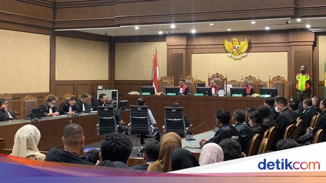 Kasus Korupsi Proyek BTS 4G Johnny Plate dkk Rugikan Negara Rp 6,2 T