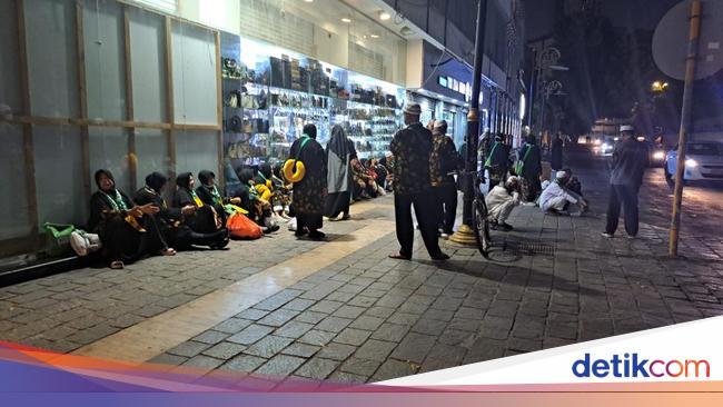 Tak Dibelikan Tiket Pulang, 42 Jemaah Umrah Asal Jambi Telantar di Arab Saudi