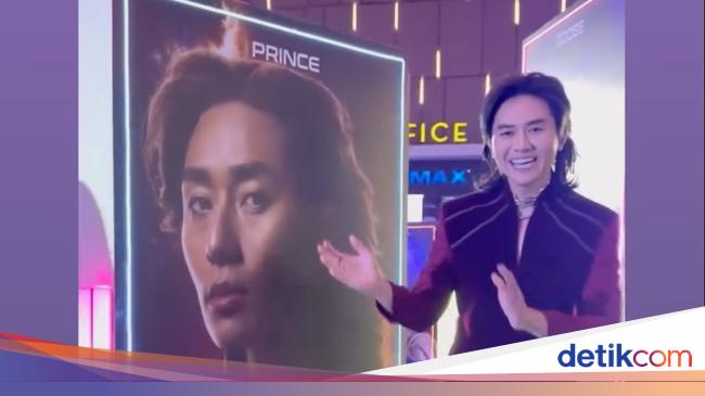 Gaya Rafael Tan Tampil Beda di Premiere The Marvel, Dikira Park Seo Joon