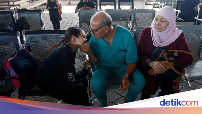 Haru, Dokter Palestina Rela Pilih Menetap di RS Meski Pisah dengan Keluarga