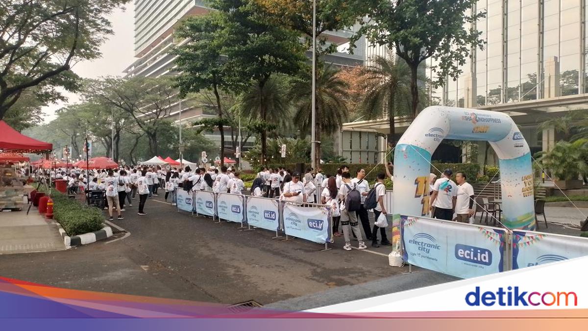 Electronic City Ajak Karyawan-Partners Fun Walk dan Peduli Lingkungan