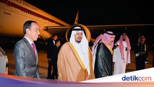 Jokowi Tiba di Riyadh untuk Hadiri KTT OKI Usai Tempuh 11 Jam Penerbangan Jokowi Tiba di Riyadh untuk Hadiri KTT OKI Usai Tempuh 11 Jam Penerbangan