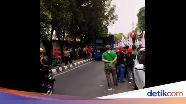 Ada Aksi Unjuk Rasa, Jalan TB Simatupang Arah Ragunan Macet Sore Ini Ada Aksi Unjuk Rasa, Jalan TB Simatupang Arah Ragunan Macet Sore Ini