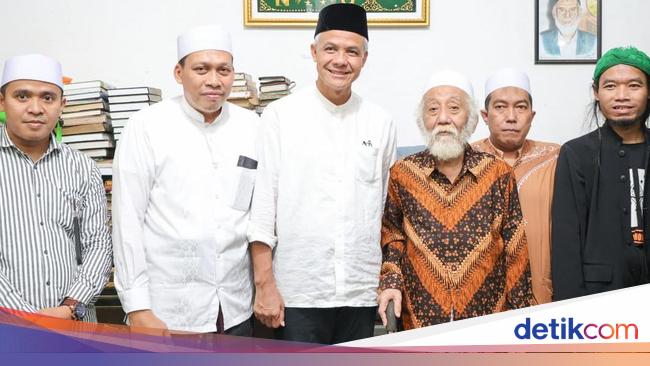 Abuya Muhtadi Dukung Ganjar, Beri Pesan Soal Kebaikan dan Kesabaran Abuya Muhtadi Dukung Ganjar, Beri Pesan Soal Kebaikan dan Kesabaran