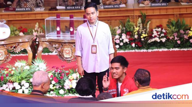 Penjelasan Gibran Soal Momen Salim ke Megawati Bareng Kaesang Penjelasan Gibran Soal Momen Salim ke Megawati Bareng Kaesang