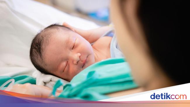 Kondisi Siswi SMA di Sampang yang Melahirkan di Kelas Kritis