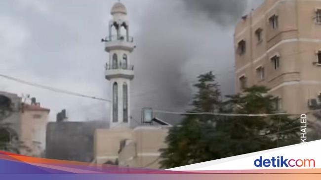 Kejam! Israel Bom Kompleks Masjid di Gaza saat Jemaah Salat