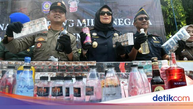 4 Juta Batang Rokok Ilegal-Ribuan Botol Minuman Beralkohol Dimusnahkan