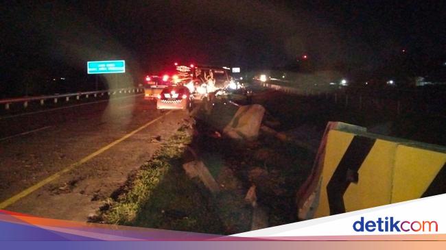 Bus Tabrak Pembatas Jalan di Tol Boyolali, Sopir Tewas