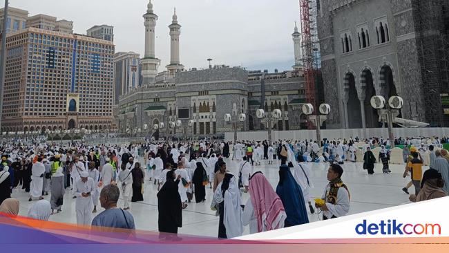 Dibisiki 'Sedekah Pak Haji Bu Haji' di Masjidil Haram