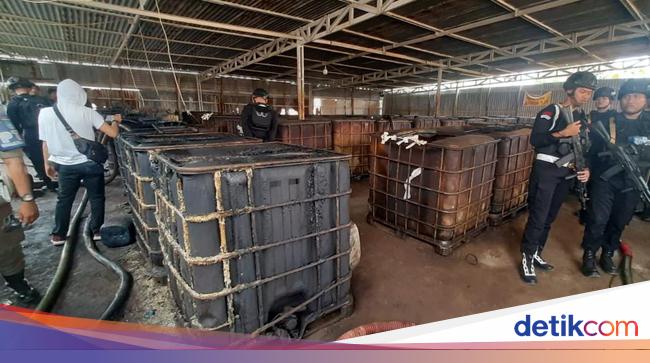 Polisi Gerebek Gudang BBM Ilegal di Ogan Ilir, Pemilik Berhasil Kabur Polisi Gerebek Gudang BBM Ilegal di Ogan Ilir, Pemilik Berhasil Kabur