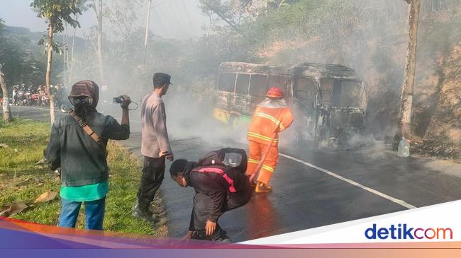 Petaka Elf Angkut 19 Wisatawan Terbakar di Jalur Sarangan Magetan
