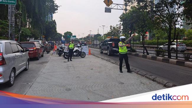 Ada Perbaikan Jalan, Lalin di Jalan S Parman Arah Slipi Macet