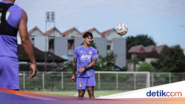 Persik Kediri Resmi Datangkan Irfan Bachdim untuk Putaran Kedua Liga 1 Persik Kediri Resmi Datangkan Irfan Bachdim untuk Putaran Kedua Liga 1