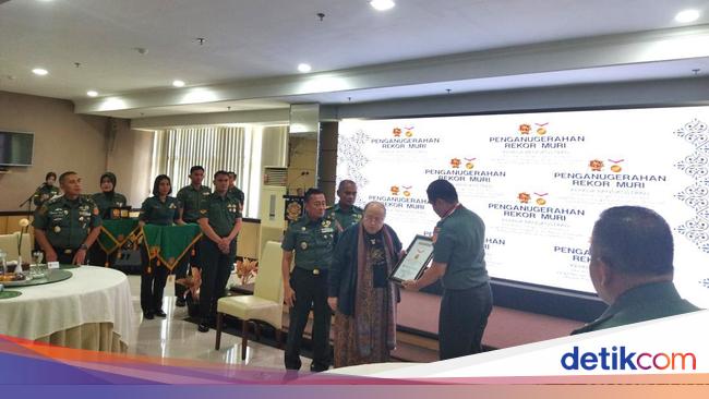 Pangkostrad Raih Penghargaan Muri atas Program TNI AD Manunggal Air