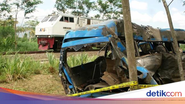 11 Hari Dirawat, 1 Korban Elf Tertabrak KA Probowangi di Lumajang Meninggal