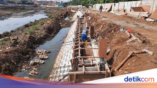 Pemkot Jaktim Targetkan Pemasangan Turap Embung Pekayon Rampung Desember