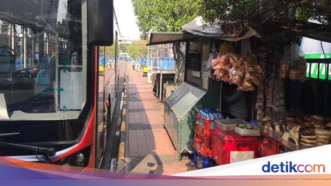 Pedagang Harap Tak Digusur Saat Terminal Blok M Direvitalisasi Mulai 2024