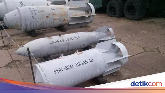 Rusia Bikin Bom Cluster Luncur, Ukraina Cemas