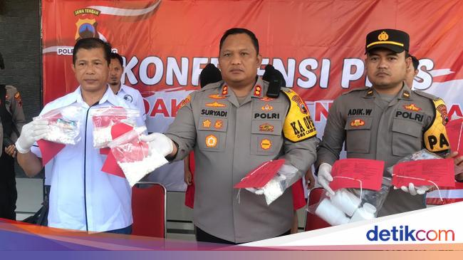 Kurir Paket di Rembang Diciduk Polisi gegara Nyambi Edarkan Pil Koplo