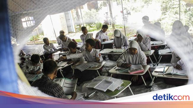 Sekolah Darurat untuk Penyintas Gempa Cianjur