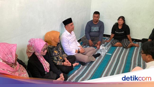 Walkot Eri Takziah ke Rumah Keluarga Korban Laka Elf Tertabrak KA Probowangi