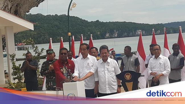 Jokowi Resmikan Kampung Nelayan Modern Super Komplet di Papua