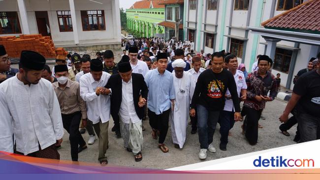 Doa Ribuan Santri Ponpes Amanatul Ummah untuk Gibran Doa Ribuan Santri Ponpes Amanatul Ummah untuk Gibran