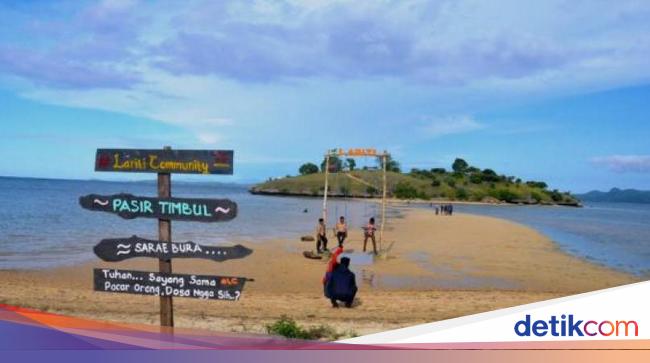 Menikmati Pesona Laut Terbelah Pantai Lariti di Bima