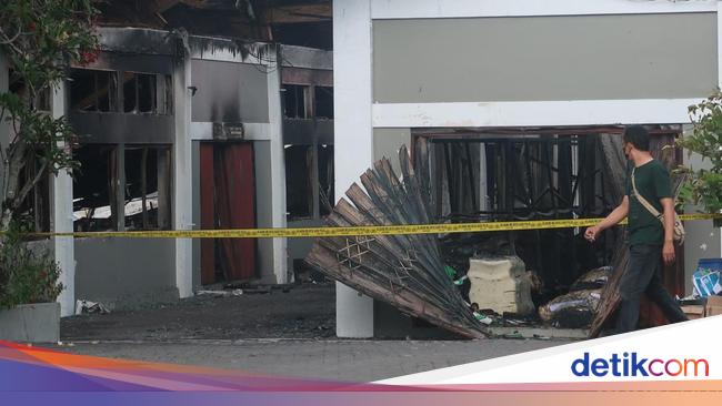 Setelah 9 Jam, Kebakaran Pabrik Sarung Tangan Bantul Akhirnya Padam