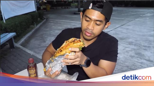 5 Makanan Porsi Jumbo Rekomendasi Food Vlogger, Martabak hingga Kebab!
