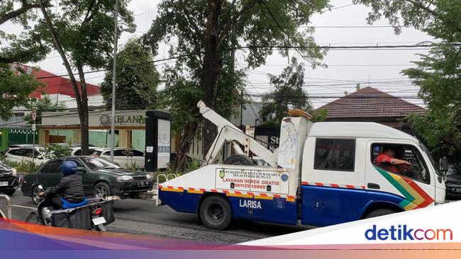 Mengenal Jenis Mobil Derek, Tarif, dan Tips Jika Mobil Mogok di Tol