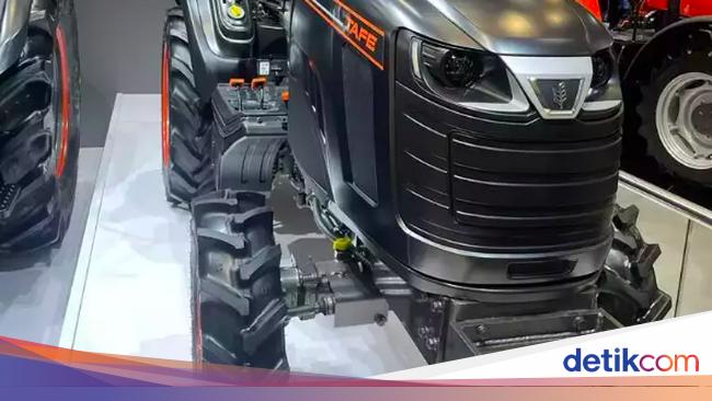 Bukan Cuma Mobil dan Motor, Traktor Petani Ini Berbekal Tenaga Listrik!