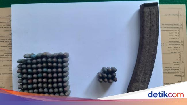 Pengepul Rongsok Bantul Temukan Kaus Kaki Berat Ternyata Isi 99 Peluru