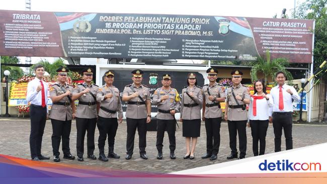 Kompol Robby Resmi Jabat Wakapolres Pelabuhan Tj Priok, Iptu Ngurah ... Kompol Robby Resmi Jabat Wakapolres Pelabuhan Tj Priok, Iptu Ngurah ...