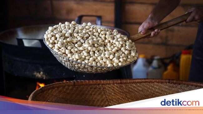 Gurihnya Bisnis Kerupuk Atom, Bisa Raup Omzet hingga Rp 100 Juta/Bulan
