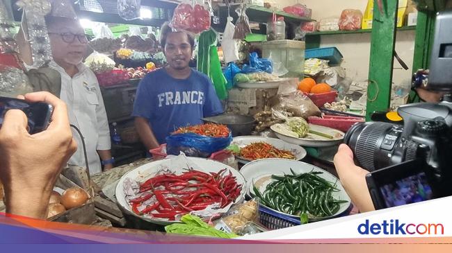 Mendag Temukan Harga Cabai Rp 100 Ribu per Kg di Pasar Genteng Surabaya