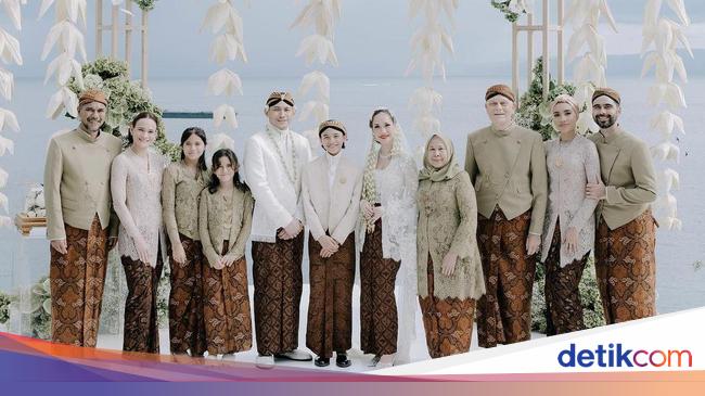 New Family Portrait! BCL dan Tiko di Tengah Keluarga Sinclair