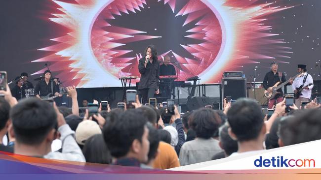 Gandeng Dewa 19, Prabu Bidik Suara Prabowo-Gibran di Lampung