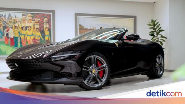 Tampang Ferrari Roma Spider, Mobil Soft Top 'Buas' yang Baru Meluncur di RI