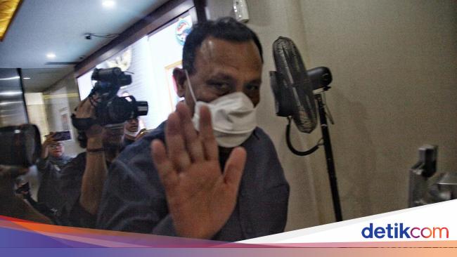Tebalnya Berkas Kasus Firli Bahuri Kini Diserahkan Polisi ke Jaksa