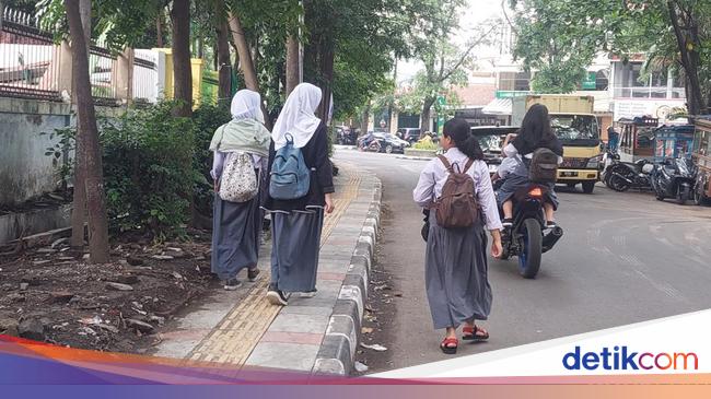 Trotoar Jalan Sancang Bandung yang Sudah Nyaman untuk Pejalan Kaki