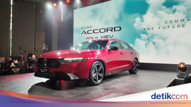 Peminat Sedan Kecil, Kenapa Honda 'Nekat' Jual Accord RS Hybrid? Peminat Sedan Kecil, Kenapa Honda 'Nekat' Jual Accord RS Hybrid?